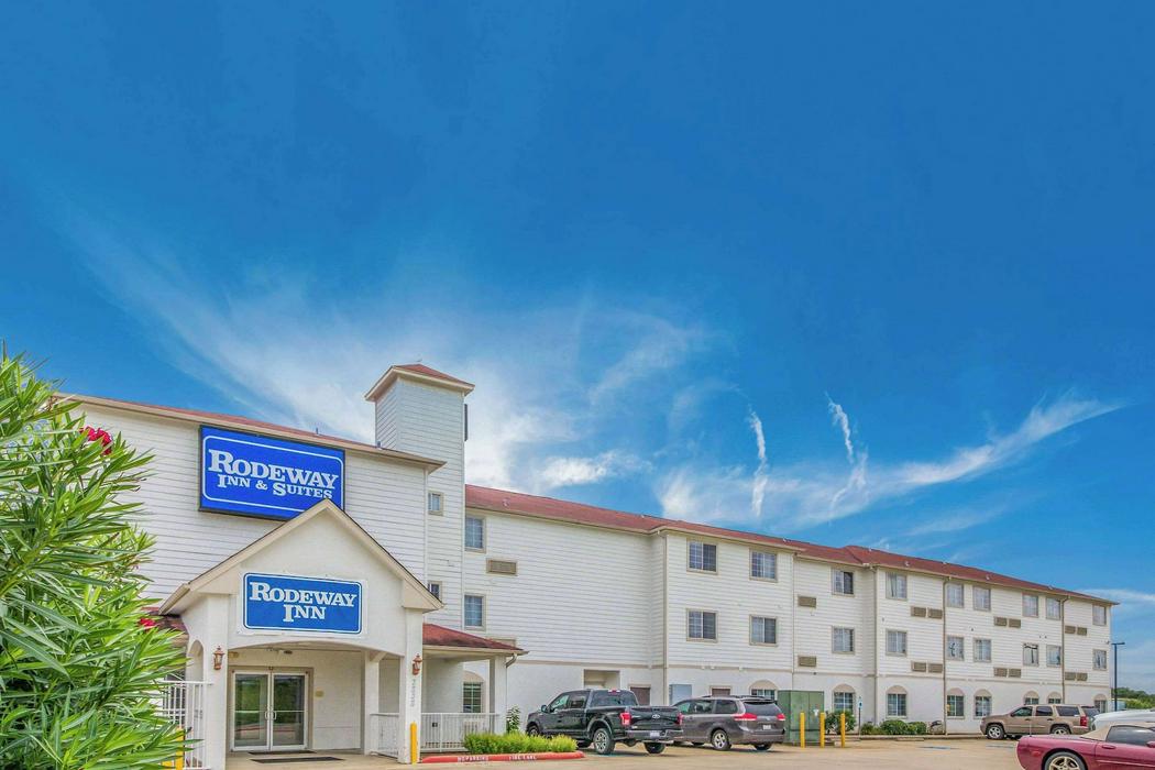 Rodeway Inn & Suites - ReservationDesk.com